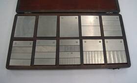 GENERAL ELECTRIC 8651831G1 Standard Roughness Specimens Box